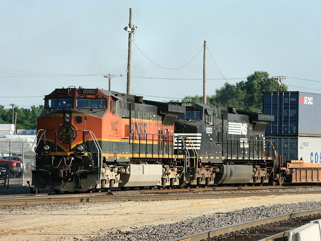 BNSF 1082